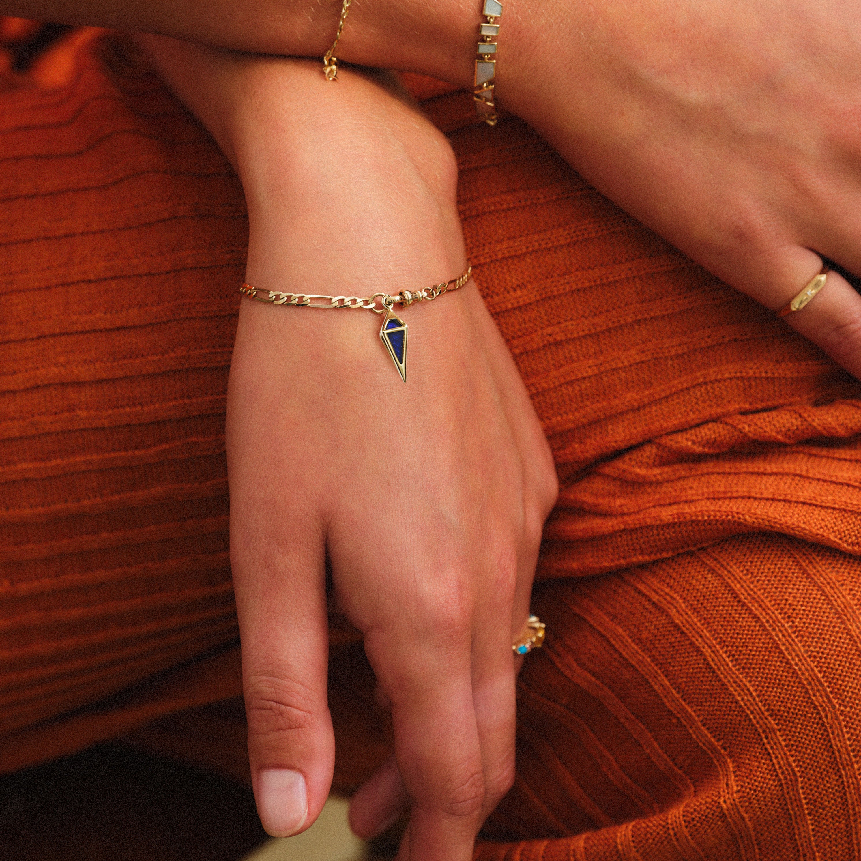 London Flats Bracelet with Lapis Short Pendulum – metier by tomfoolery